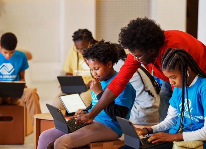 Apple Homepage - Cyclone Computer Company Limited